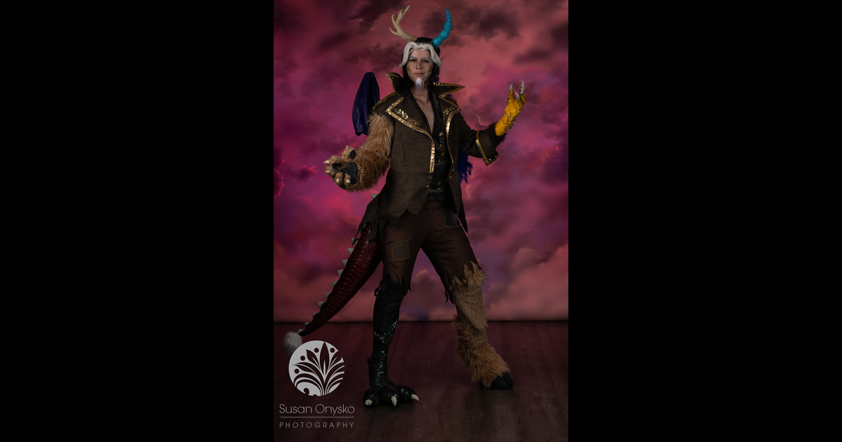 Cosplay: Discord - Golden Ticket